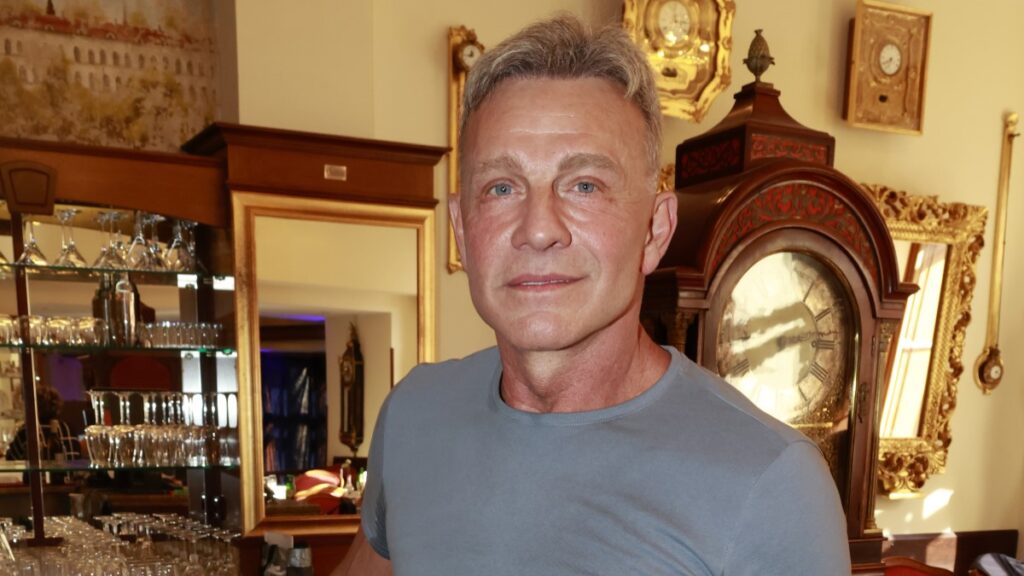 Polonahý Martin Maxa: Zpěvák má v 64 letech dokonalé tělo - In-lifestyle.cz